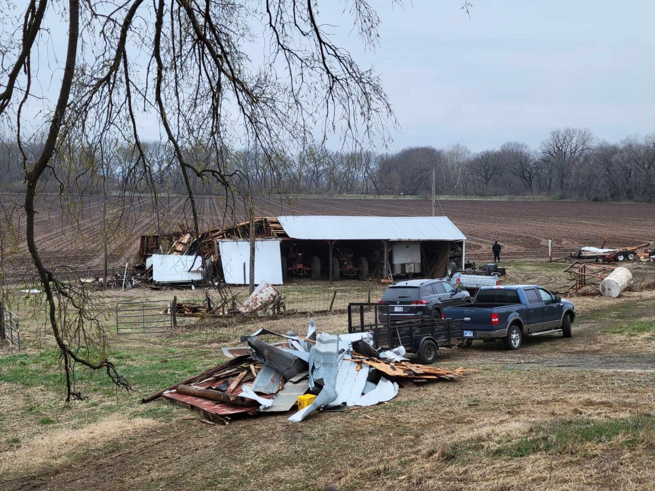 'Gorilla hail' hits parts of Kansas, Missouri after reported tornadoes ... 'Gorilla hail' hits parts of Kansas, Missouri after reported tornadoes ...