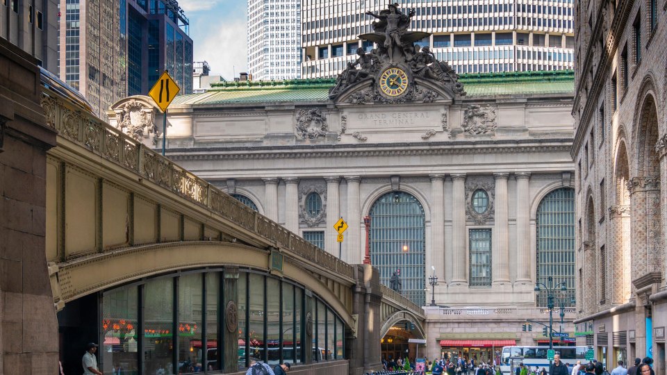 Massive Fire Forces Closure of Grand Central: 100 Firefighters Tackle ...