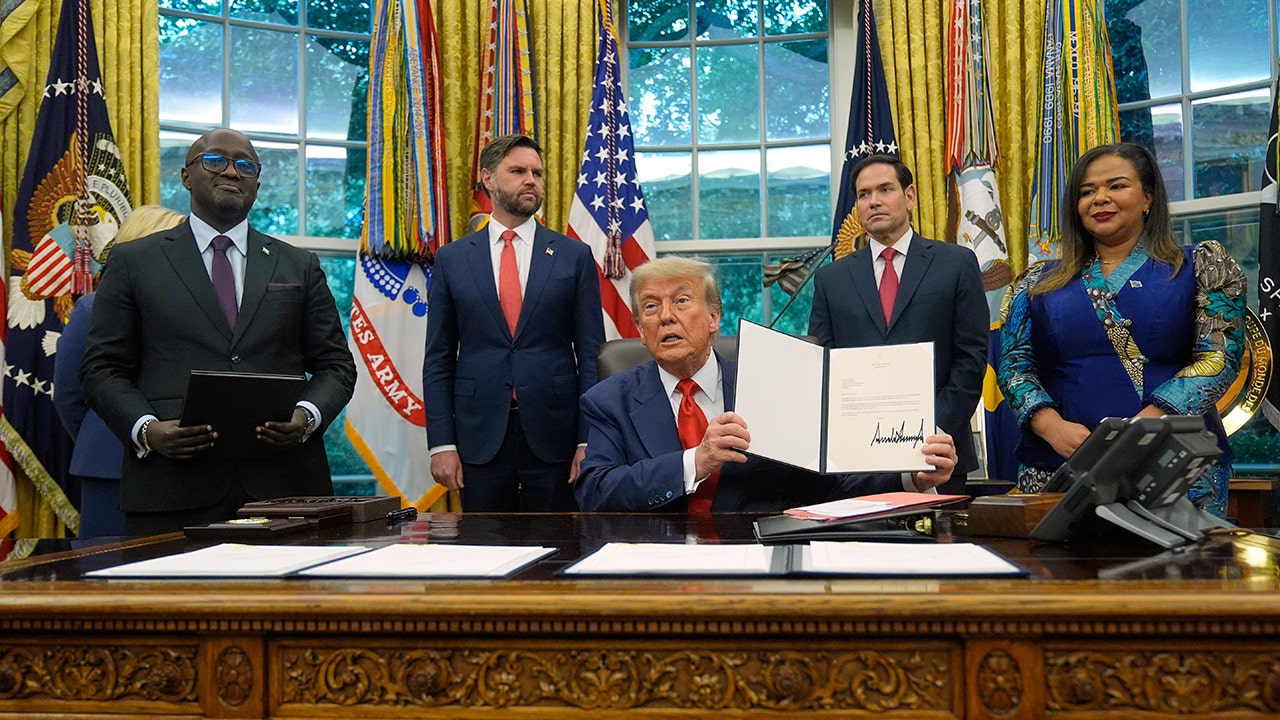 Former White House Advisor Claims Trump Can Resolve Africa's Largest ...