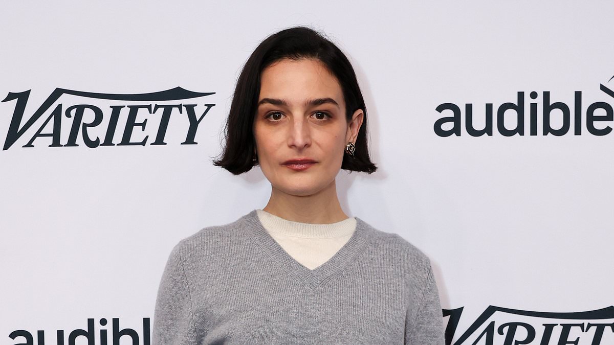 Jenny Slate Spotted Following Unveiling of Justin Baldoni's Texts in ...