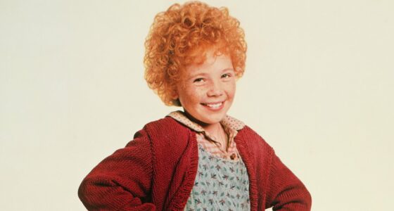 Original 'Annie' Star, Now 54, Proudly Retains Her Iconic Red Hair ...