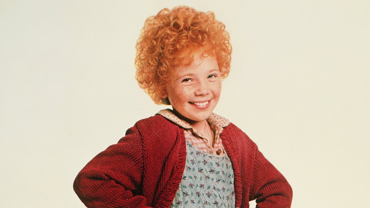 Original 'Annie' Star, Now 54, Proudly Retains Her Iconic Red Hair ...