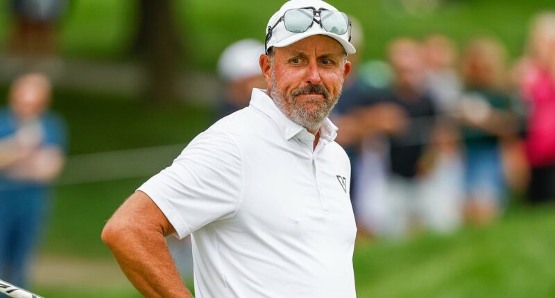 Phil Mickelson Photo That Allegedly Shocked Fellow Golf Star’s Wife ...