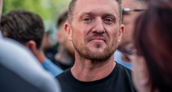 Tommy Robinson Detained at Heathrow Under UK Terrorism Act Powers ...